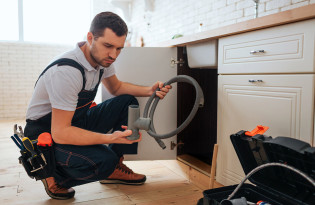 Remplacer un robinet de lavabo en 7 étapes | Espace Aubade
